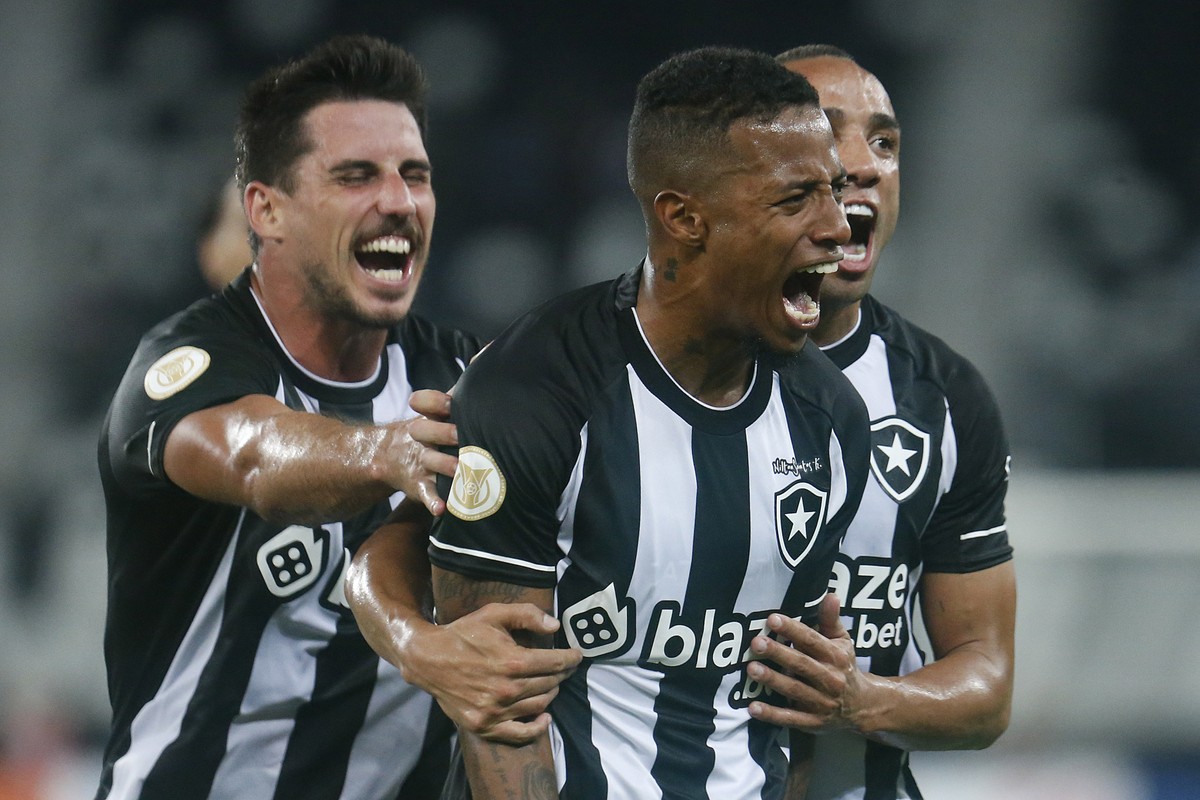 Botafogo vence o Bragantino no Nilton Santos, chega a quinta vitória em ...