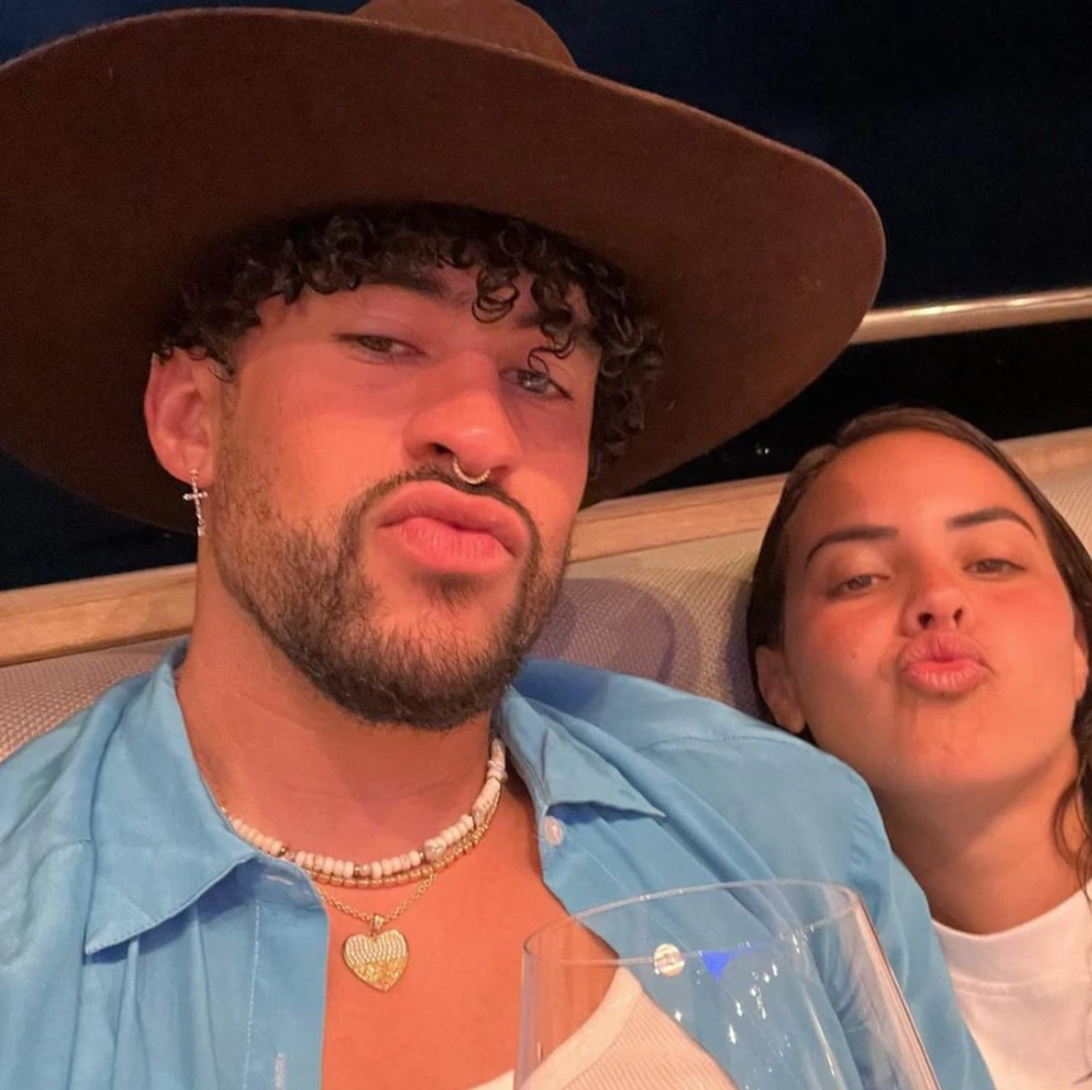 Quem é a namorada de Bad Bunny? Influencer posta foto no Super Bowl e ...