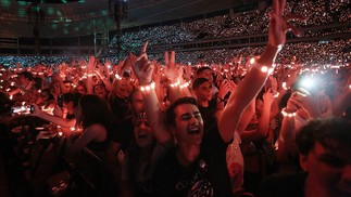 Após flagra de traição em show do Coldplay, CEO é afastado de cargo em ...