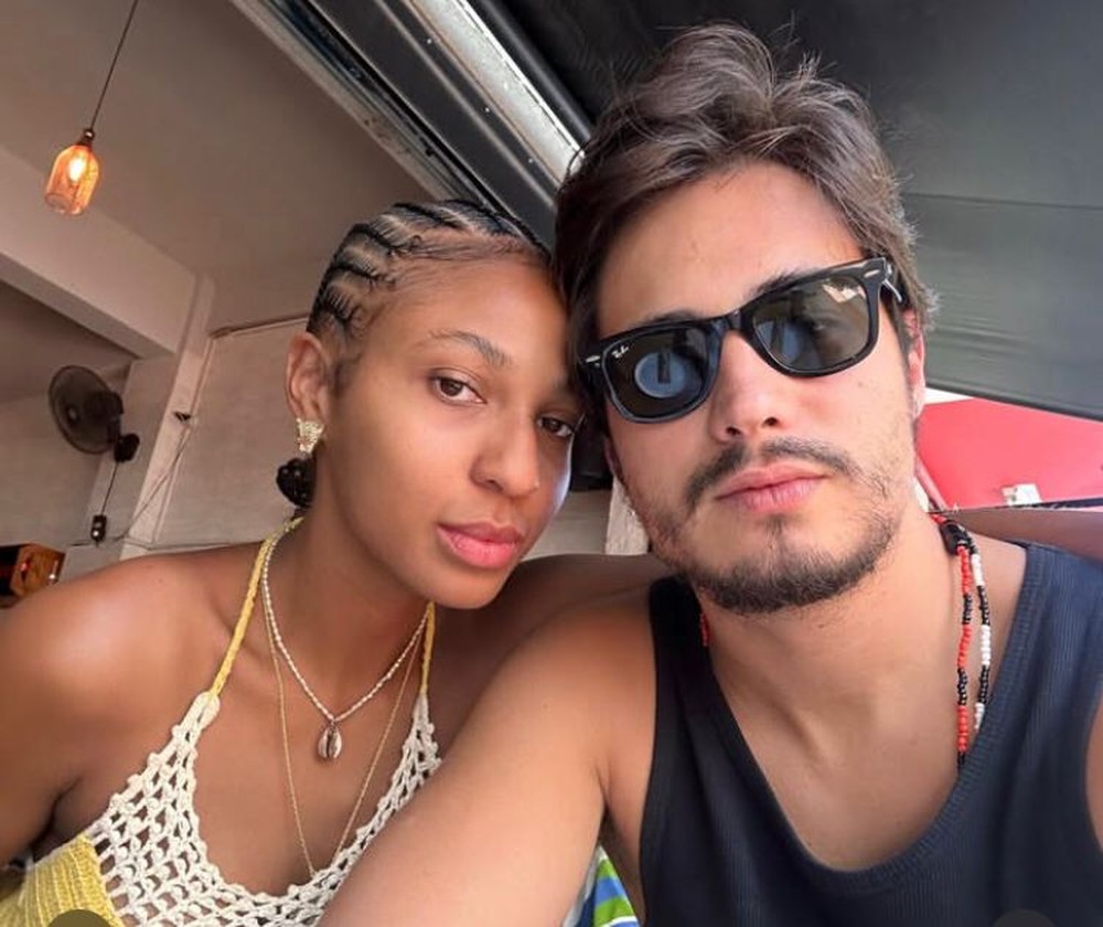 Danilo Mesquita fala dos projetos como ator e músico, das cenas quentes ...