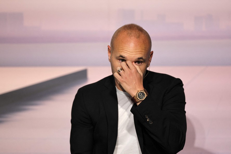 Ídolo do Barcelona, Iniesta anuncia aposentadoria do futebol: 'Essa ...