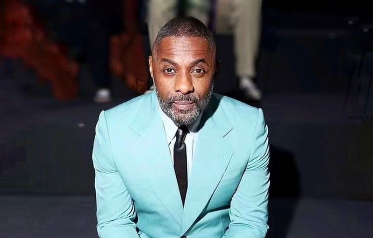 Idris Elba brinca que ser o homem mais sexy do mundo foi seu 'papel mais difícil'