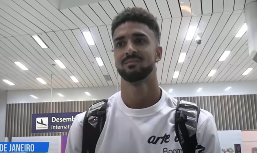 Chris Ramos desembarca no Rio de Janeiro para se apresentar ao Botafogo ...