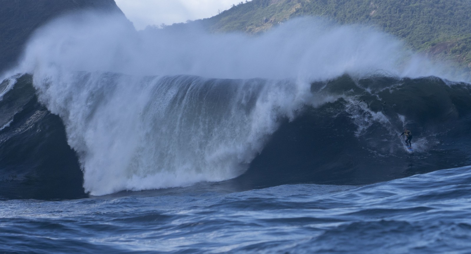 Ciclone desperta a Laje da Besta, onda rara no Rio de Janeiro