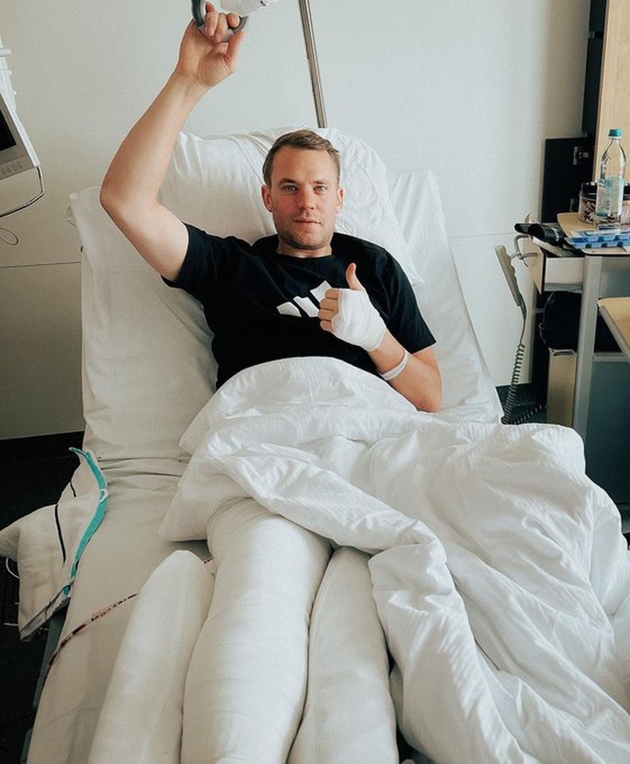 Neuer quebra a perna nas férias, passa por cirurgia e está fora da ...