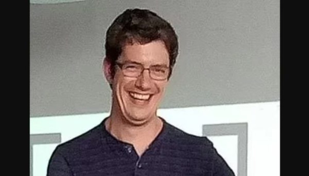Matthew Smith, professor da escola dos príncipes George e Charlotte, é ...