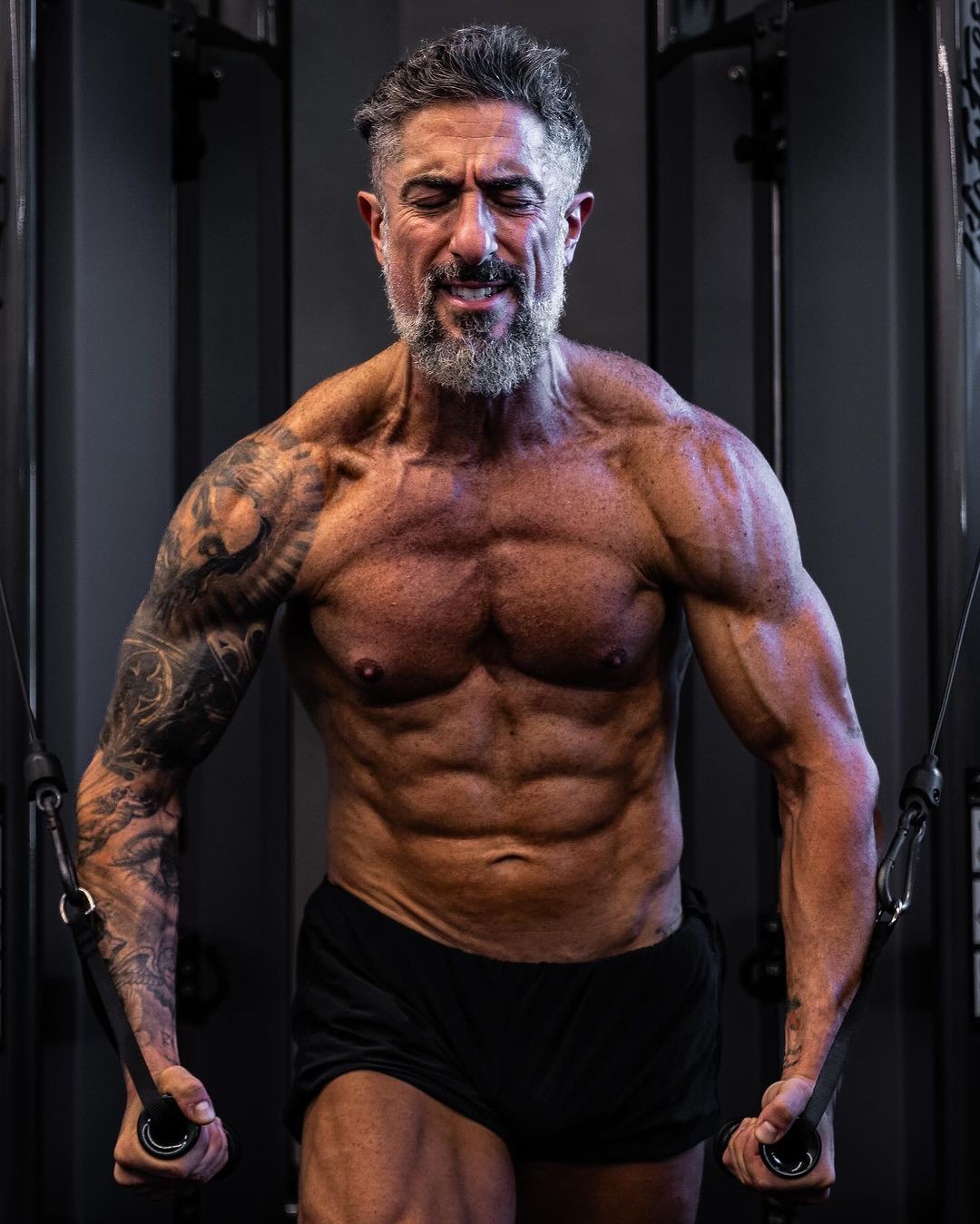 Marcos Mion intensifica treinos e conquista corpo musculoso após aderir ...