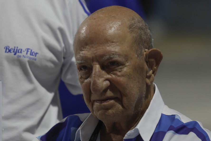 'Por mim, ele ficava', diz Anísio, presidente de honra da Beija-Flor ...