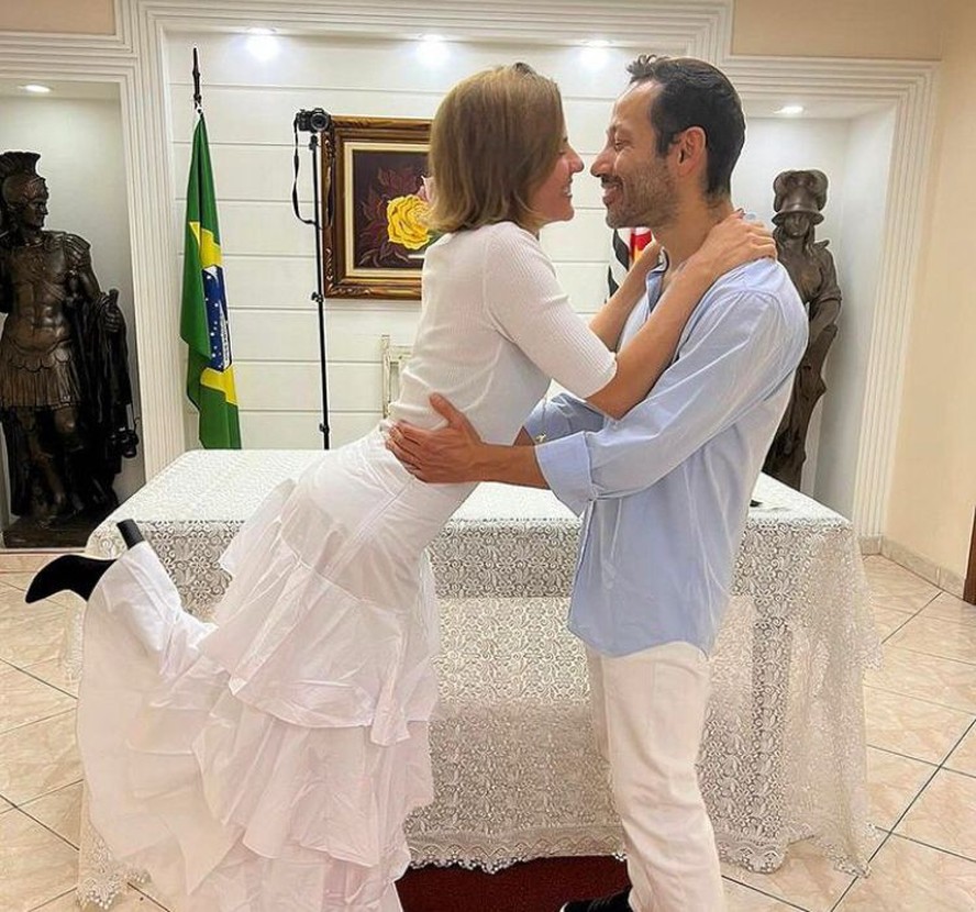 Aos 44 anos, Rafaela Mandelli se casa com empresário: 'Para sempre'