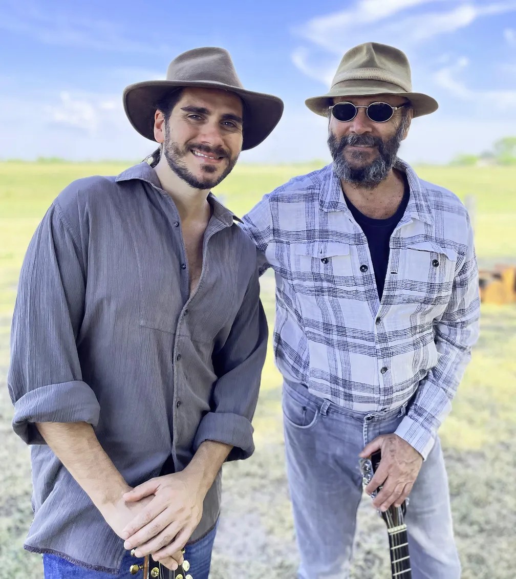 'Garota do momento': equipe recria bloco de carnaval dos anos 1950 no ...