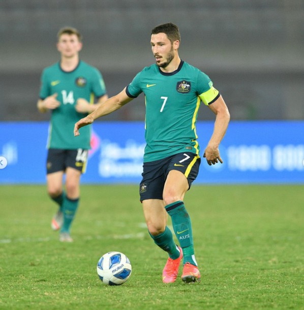 Son, astro da Coreia do Sul, teve passagem relâmpago pelo serviço ...