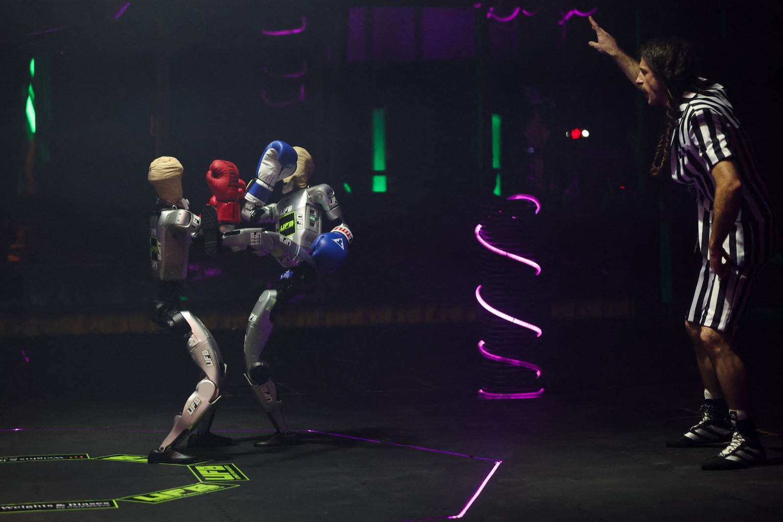 'Esporte do futuro': robôs humanoides promovem noite de lutas em Las ...