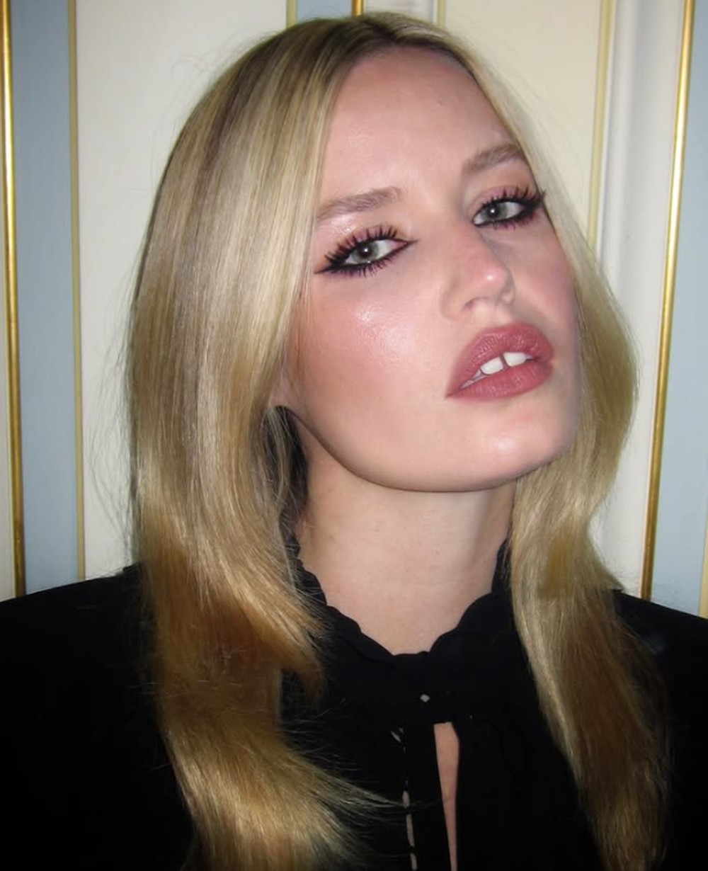 Aimee Lou Wood assume dentes contra o padrão de Hollywood com a ajuda ...