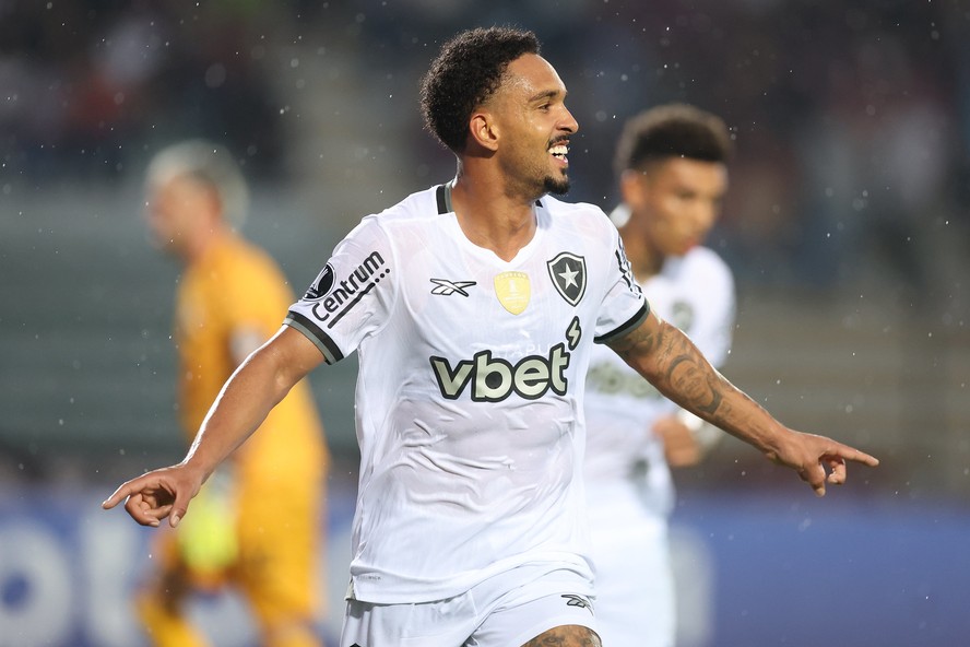 Vitinho, do Botafogo, é convocado para a seleção brasileira