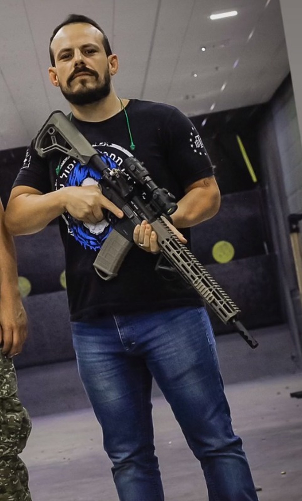 Saiba quem é Leandro Mathias, advogado que morreu baleado pela própria arma em ressonância magnética