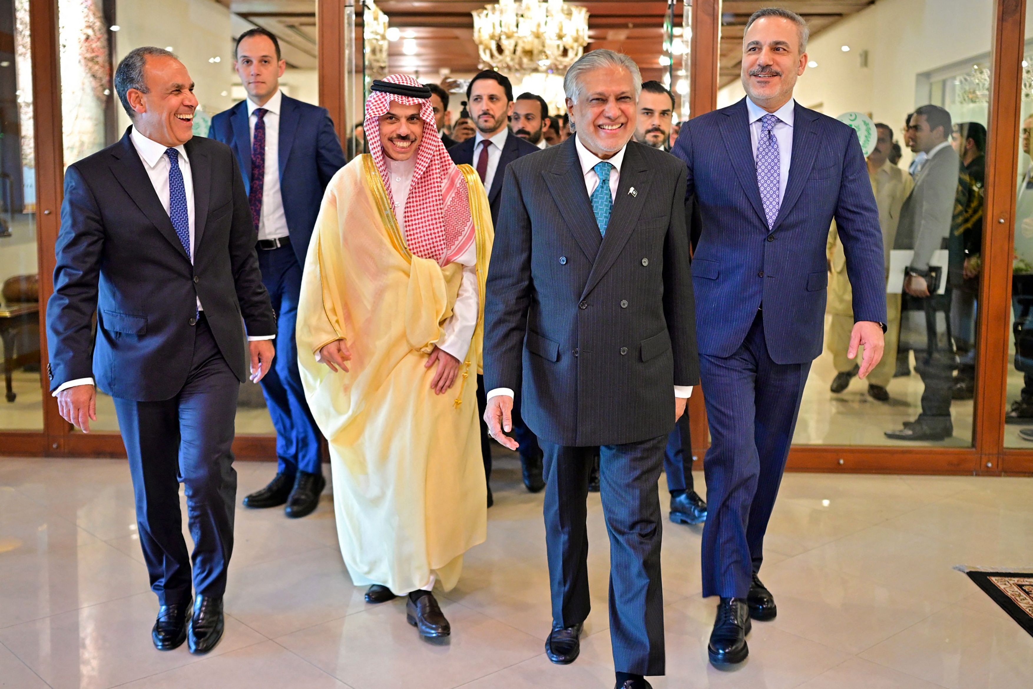 Chanceleres de Paquistão, Arábia Saudita, Egito e Turquia se reúnem ...