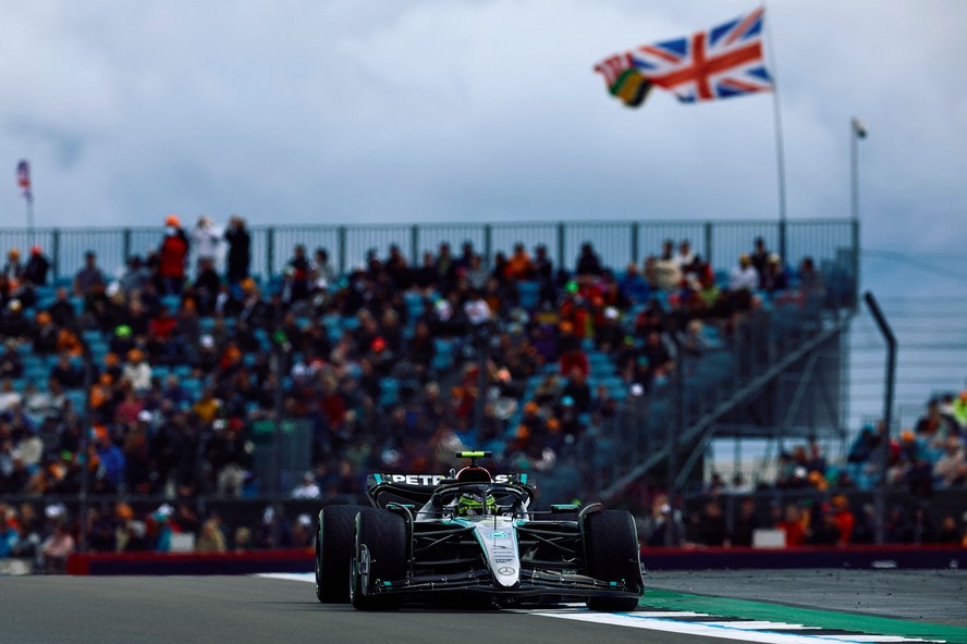 Depois de quase três anos, Lewis Hamilton volta a vencer na Fórmula 1 ...