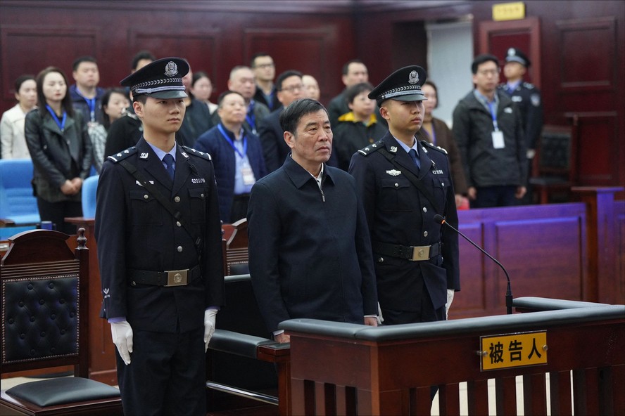 Ex-presidente da federação de futebol da China é condenado a prisão ...