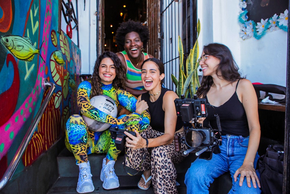 Emanuelle Araújo grava clipe com direção de Magali Moraes e Nanda Costa