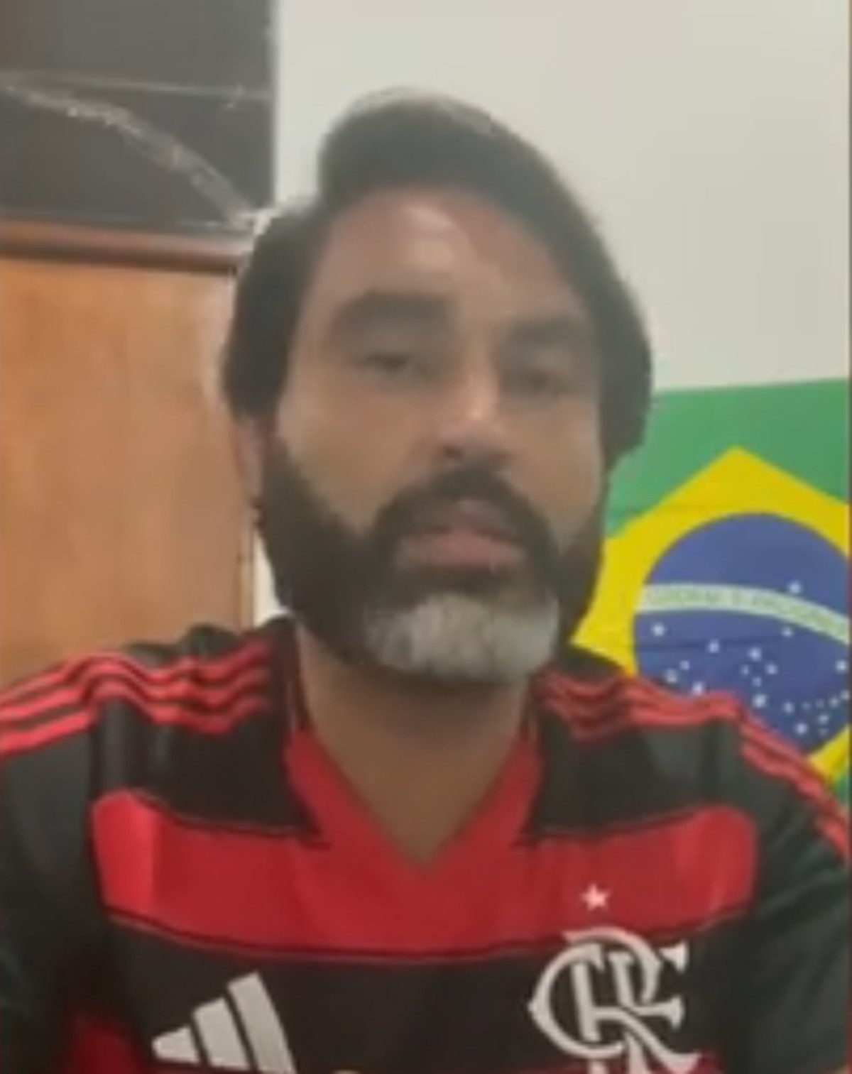 Léo Índio confirma a Moraes que está na Argentina há 22 dias