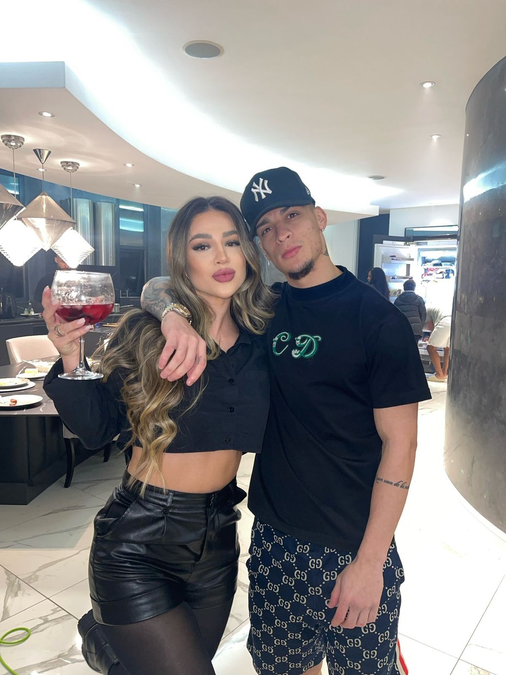Mulher do jogador Antony, acusado de agredir a DJ Gabriella Cavallin ...