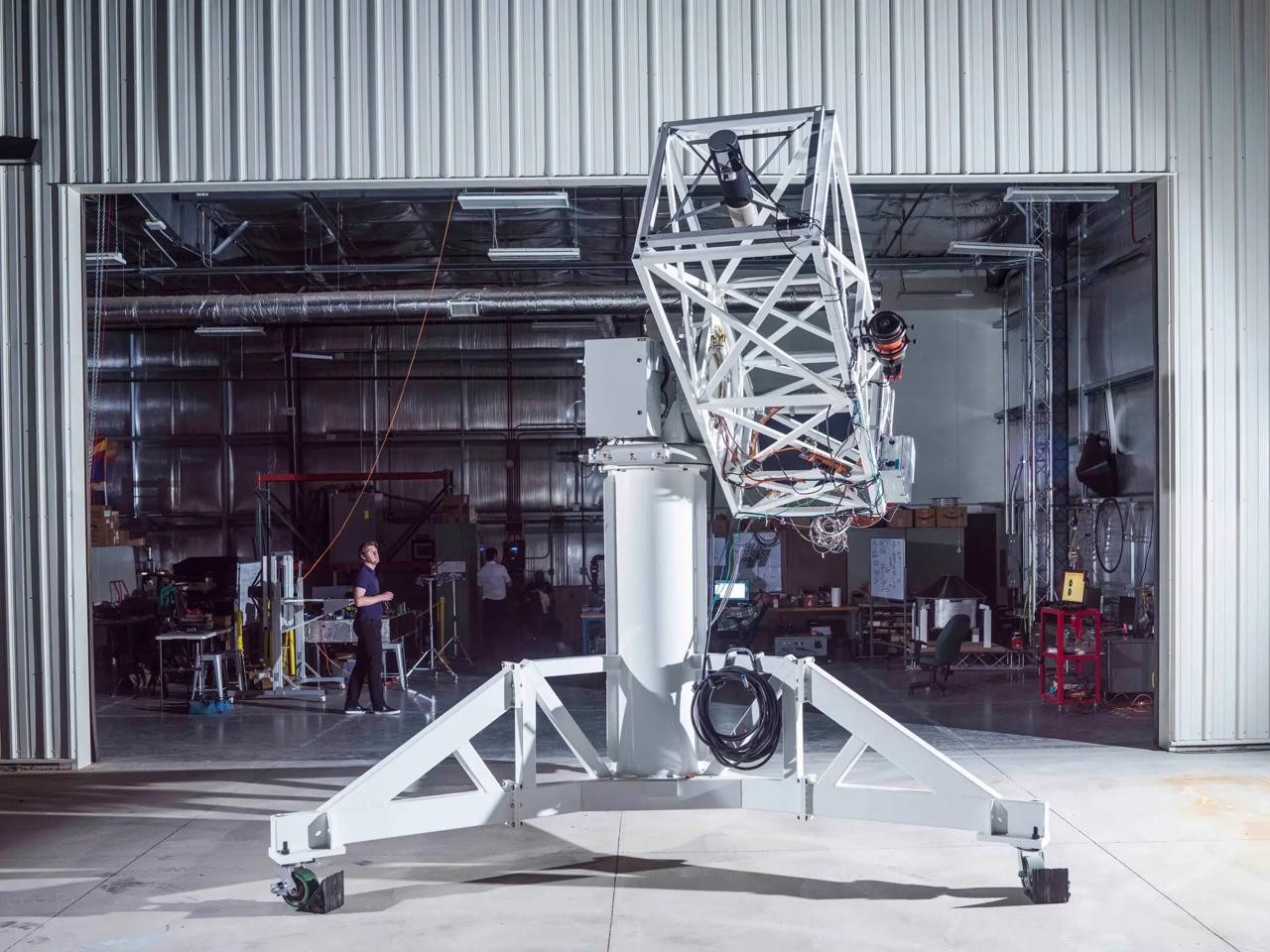 Um 'Google' para o espaço? Ex-CEO da big tech investe em rede de ...