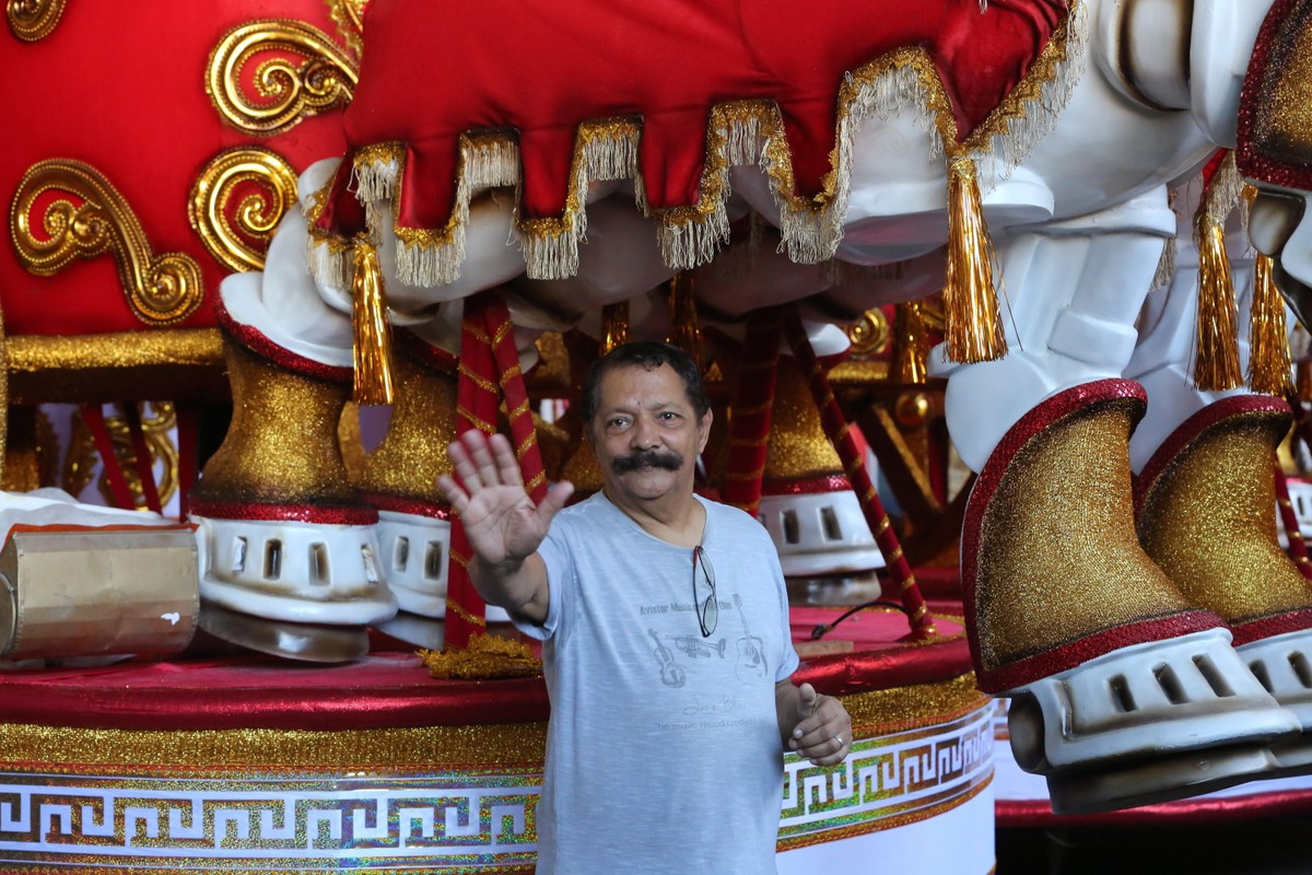 Morre o carnavalesco Max Lopes, o mago das cores