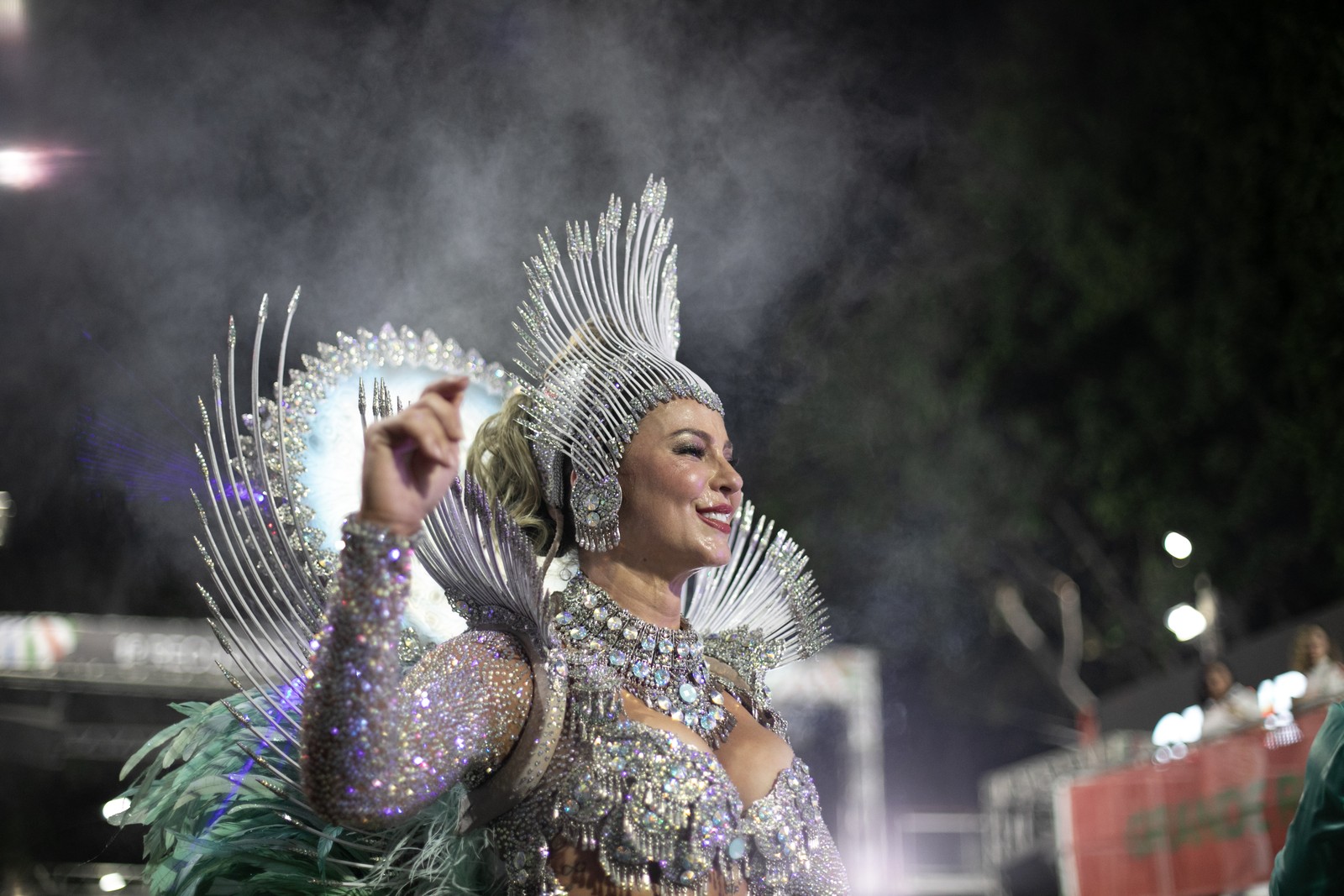 A despedida de uma rainha: como foi o último desfile oficial de Paolla Oliveira na Grande Rio
