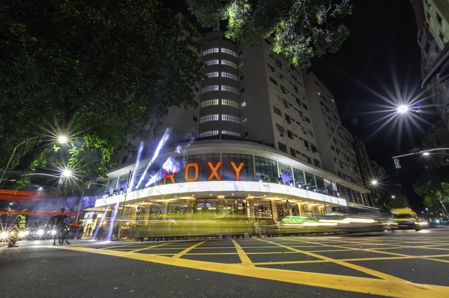 Roxy Dinner Show: O Novo Ícone de Entretenimento do Rio e do Clube!