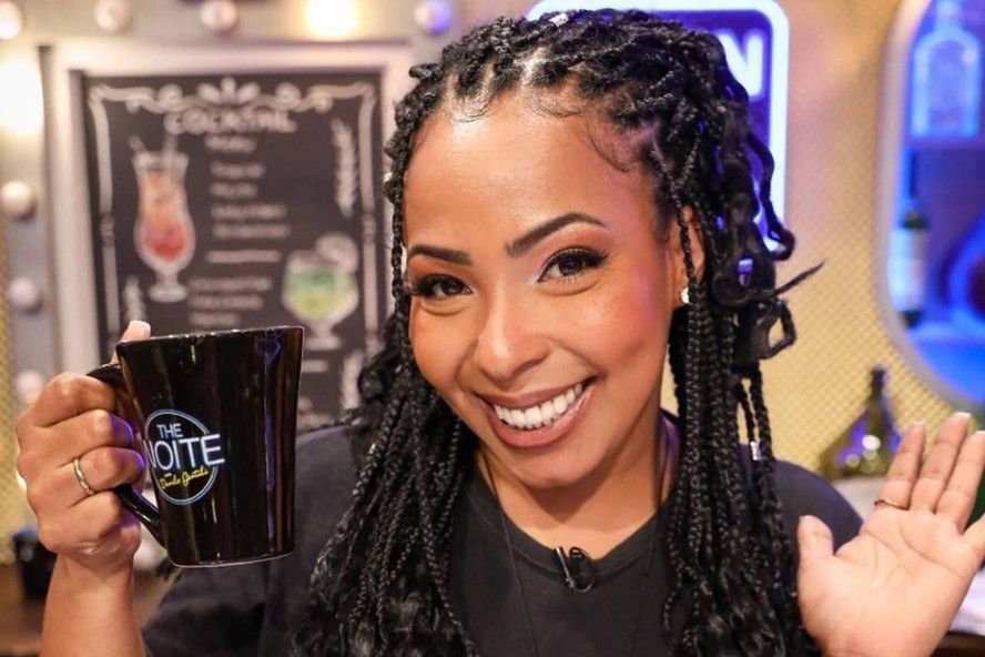 Quem é Juliana Oliveira, comediante que acusa apresentador Otávio Mesquita de estupro