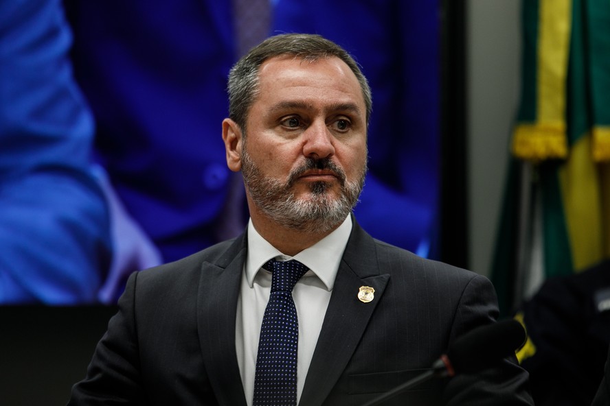 Diretor da PF pede emendas e se envolve em confusão em ida à Câmara