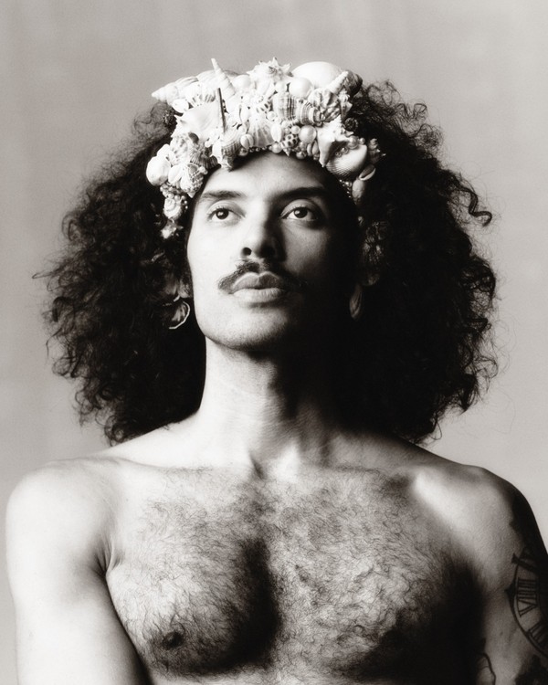 Caio ganha destaque na cena pop com músicas que exaltam a diversidade e ...