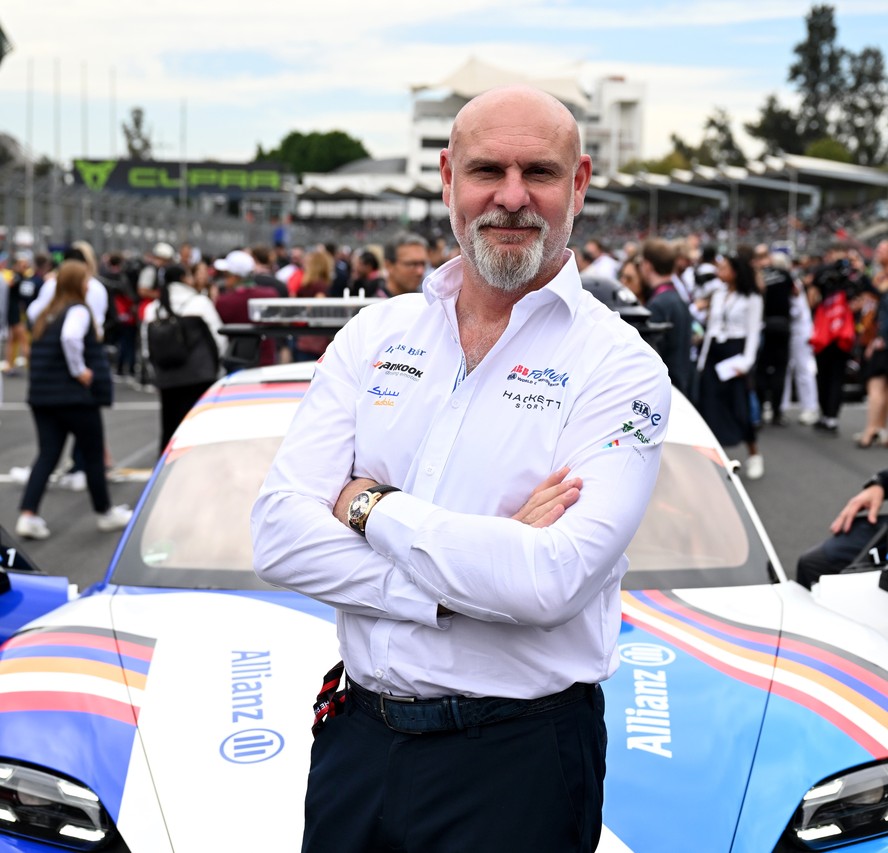 'Dez anos atrás, tínhamos 300 mil carros elétricos vendidos no ano ...