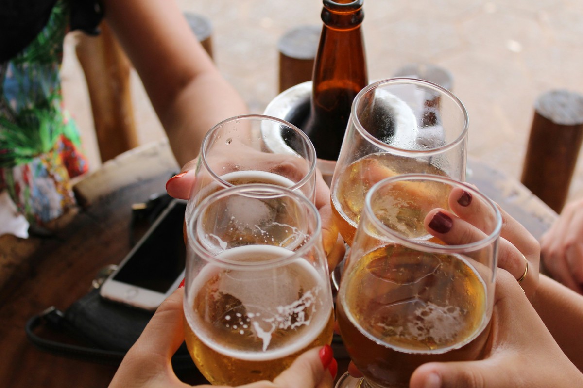 A ressaca pode ser evitada? Entenda por que o efeito de beber durante o ...