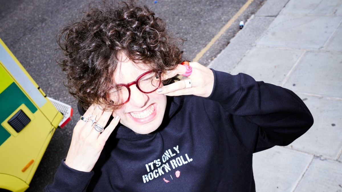 Lucas Jagger estreia no mundo fashion com collab inspirada nos Rolling ...