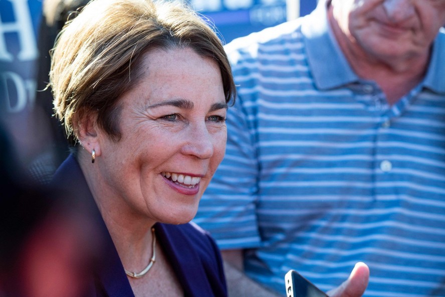 Massachusetts elege primeira governadora abertamente lésbica dos EUA