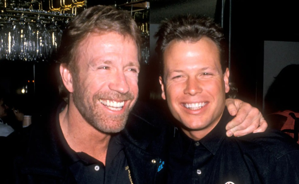Fruto de traição, filha mais velha de Chuck Norris só foi reconhecida ...