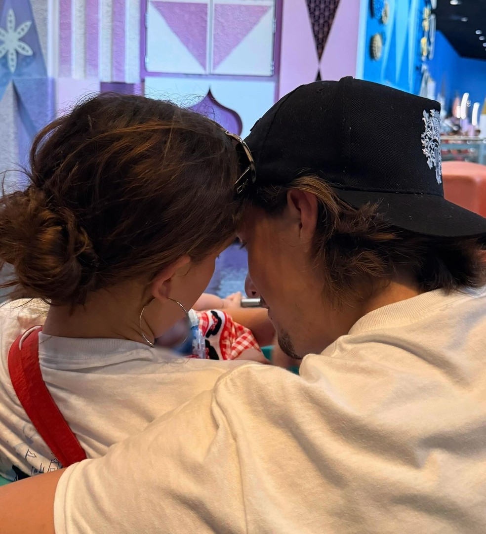 Millie Bobby Brown mostra pela primeira vez a filha adotada com Jake ...
