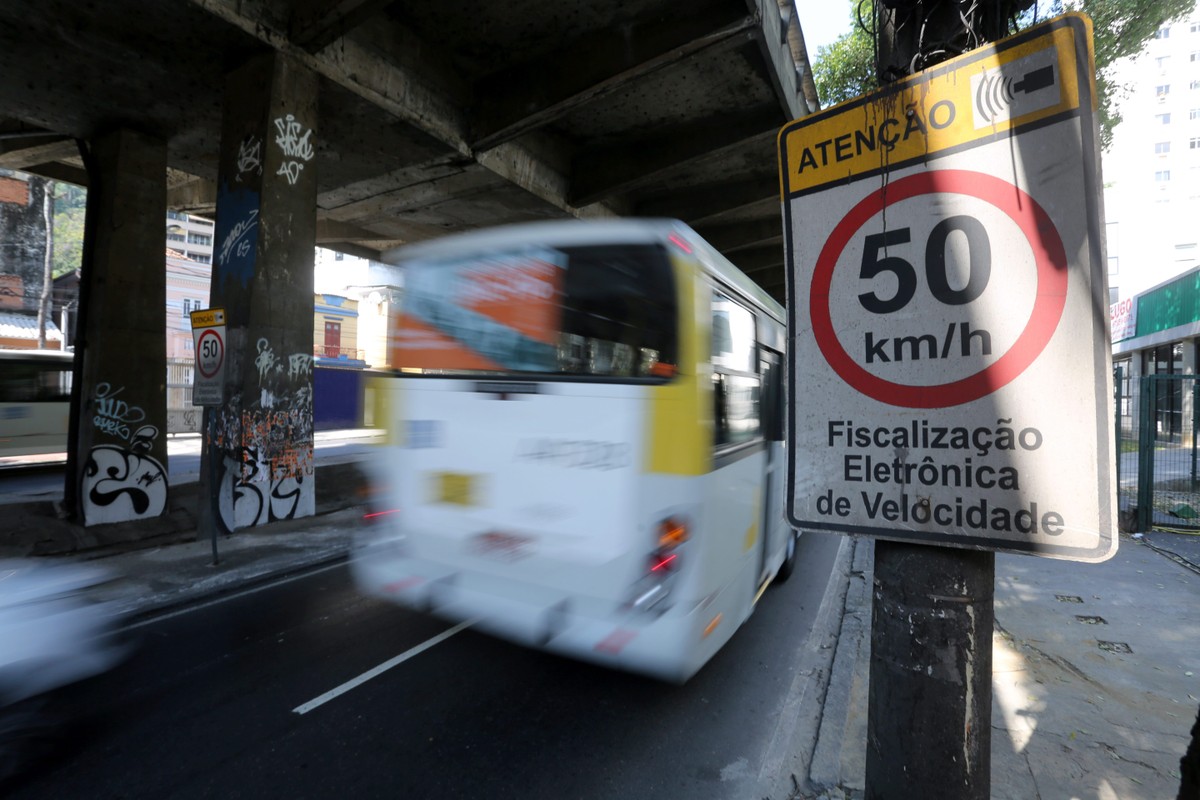 Arrecadação com multas de trânsito no Rio cresce 35% e supera R$ 306 ...