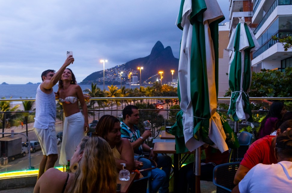 Os melhores rooftops do Rio de Janeiro para curtir vista, música e bons ...