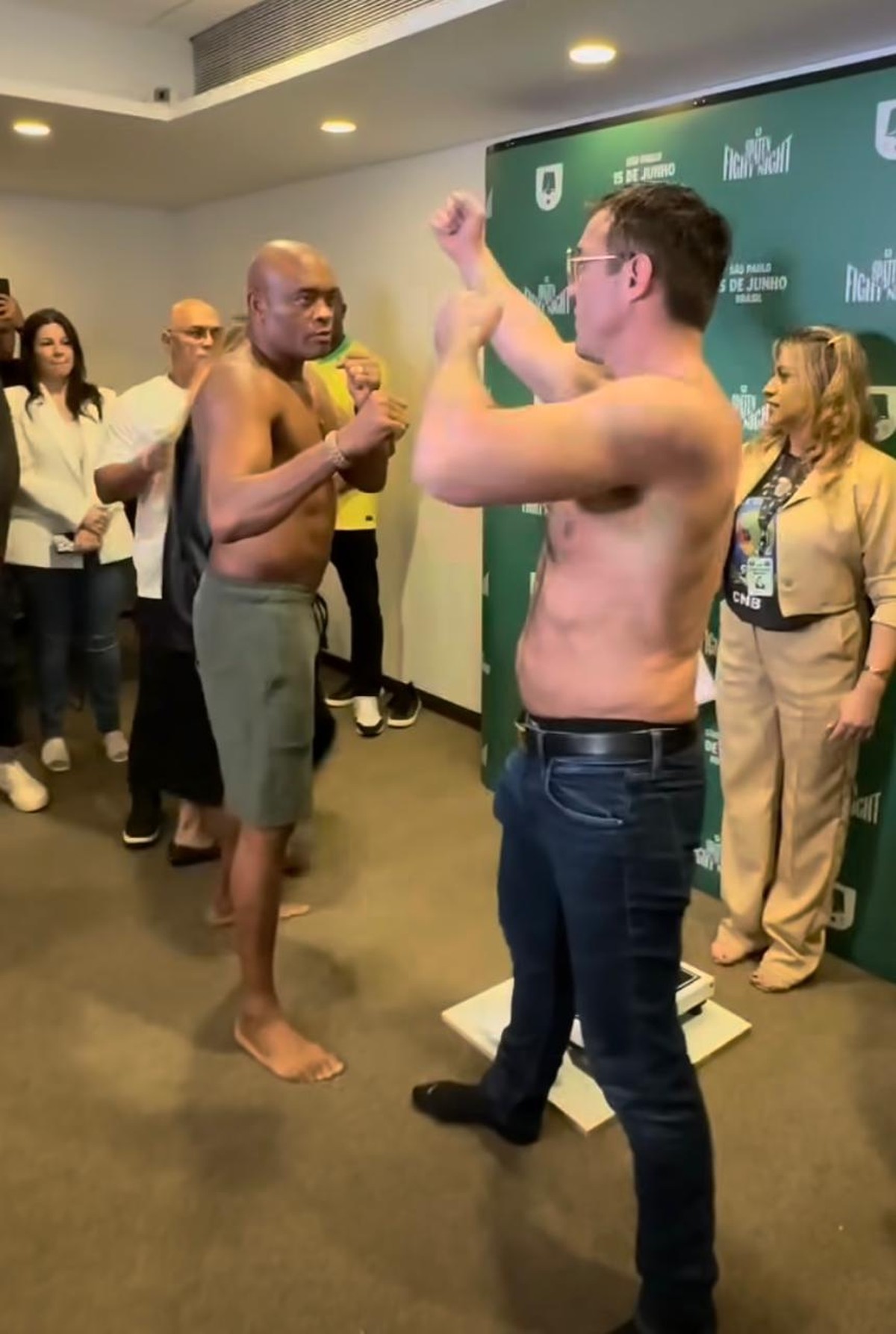 Qual é o horário da luta do Anderson Silva? Brasileiro enfrenta Sonnen ...