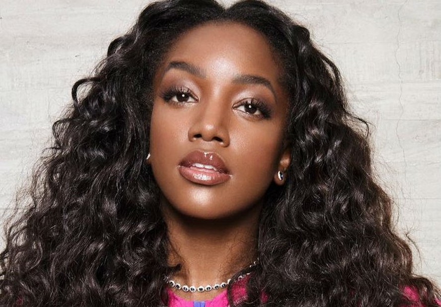 Iza está grávida do primeiro filho, e web especula possibilidade de gêmeos