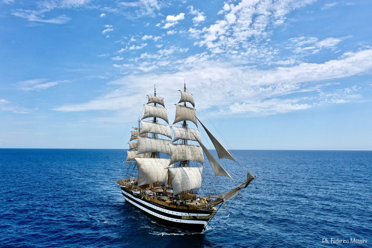 'Navio mais bonito do mundo' chega ao Brasil em outubro; saiba onde visitar e veja fotos