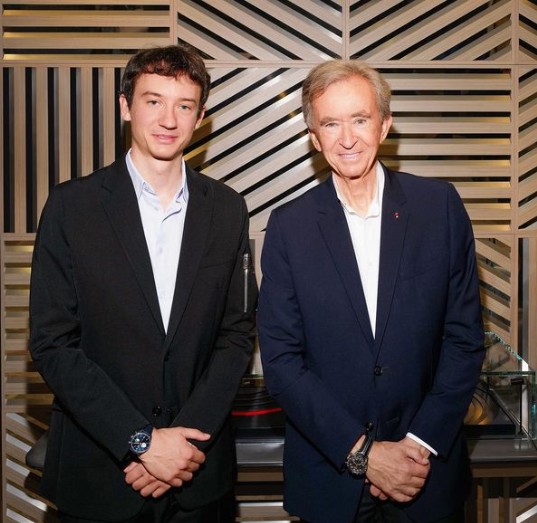 Bernard Arnault será CEO até os 85 anos, decidem acionistas do ...