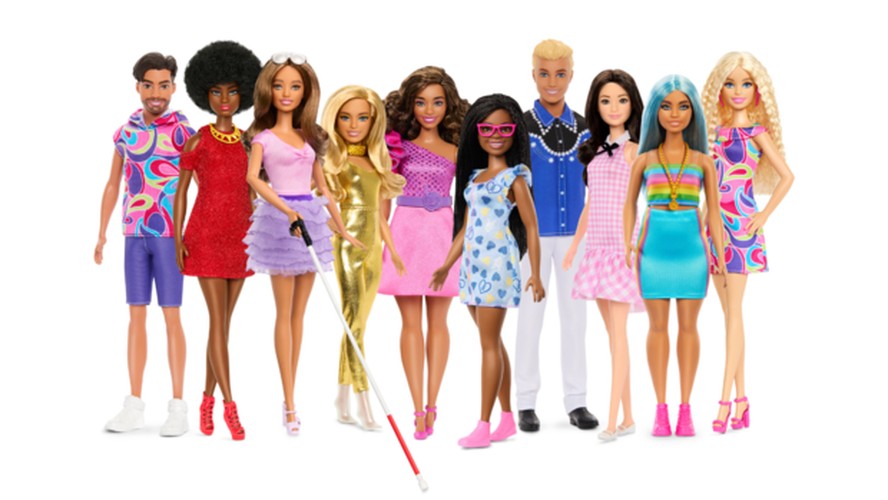 Mattel lança primeira Barbie deficiente visual, e a nova Barbie com ...