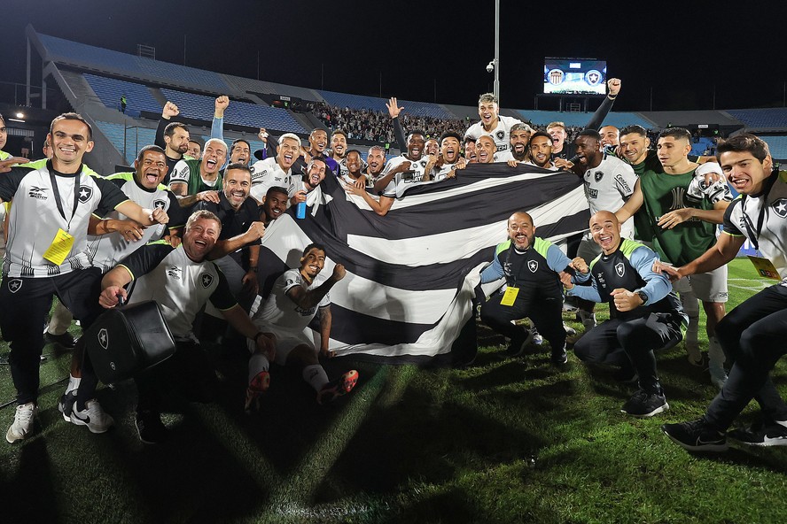 Botafogo recebe da CBF R$ 13 milhões de premiação por classificação na ...