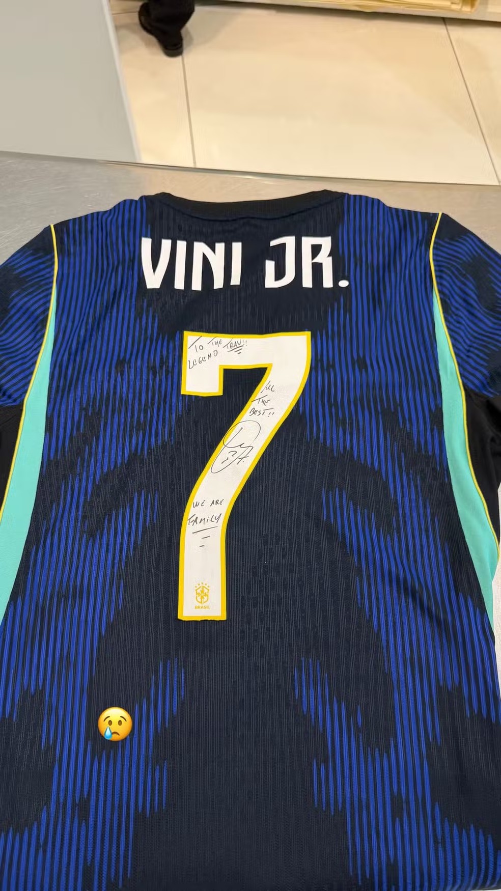 Vinicius Junior usa camisa da grife do 'parça' Travis Scott que custa ...