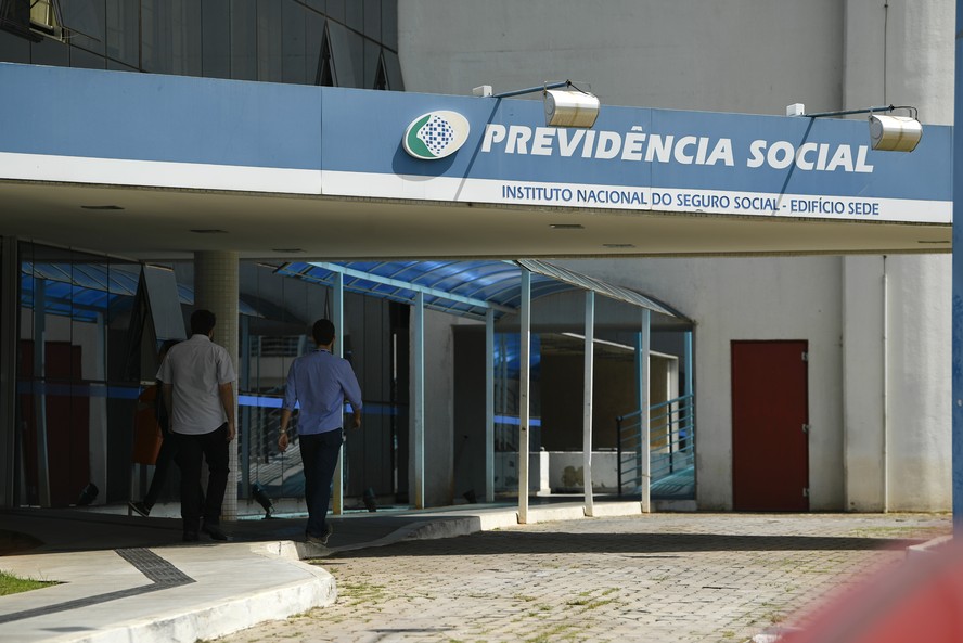 Leilão da folha do INSS tem 26 bancos credenciados e deve ser retomado ...