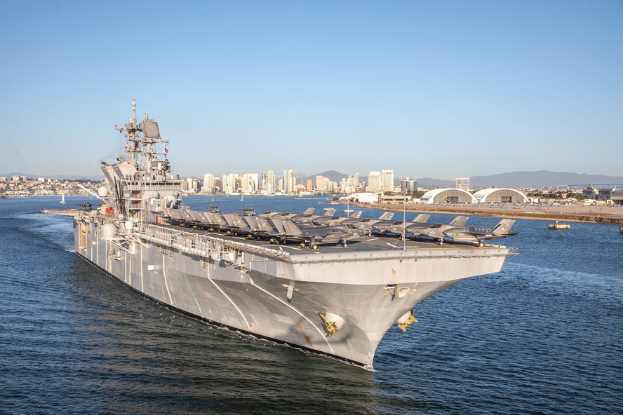 Irã diz ter atingido navio de guerra americano e forçado retirada para ...