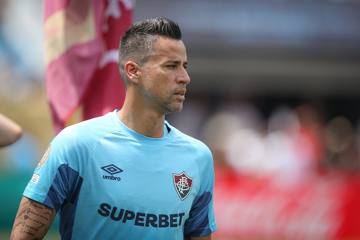 Destaque contra a Inter, Fábio aumenta idolatria pelo Fluminense em ...